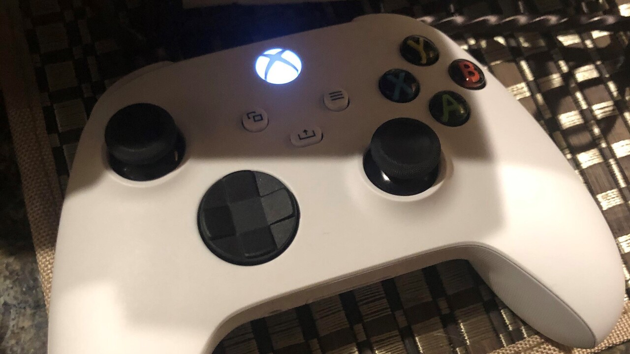 White Xbox Series X Controller Appears Online, Is It The Real Deal ...